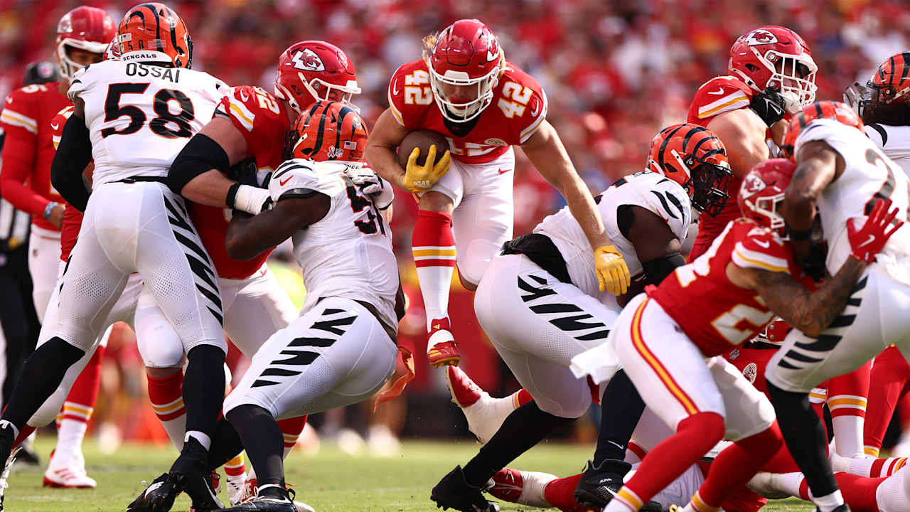 Fullback Carson Steele Hurdles a Man, Then Bulldozes Two Other Bengals ...