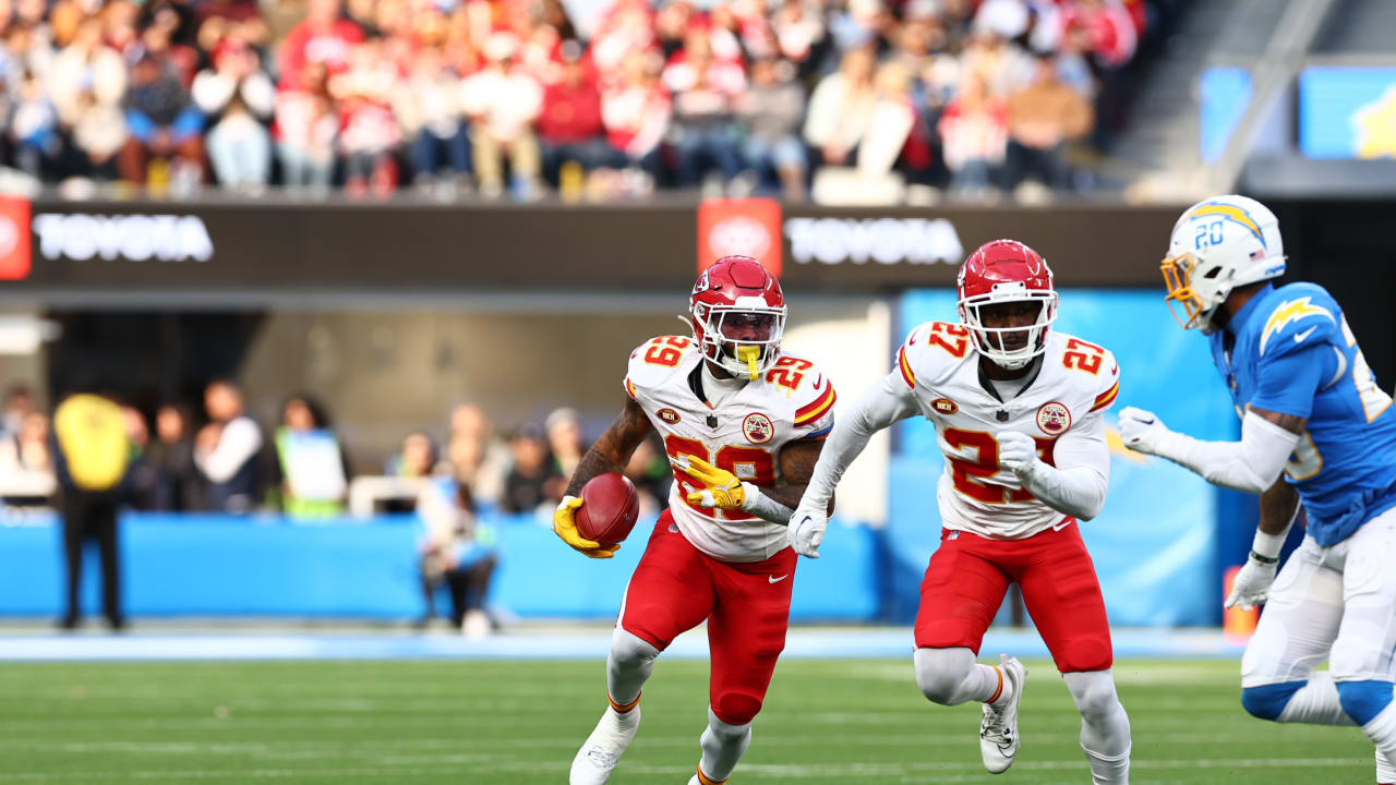 FAKE PUNT! Direct snap to La'Mical Perine results in Kansas City Chiefs ...
