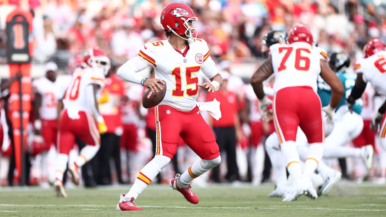 Kansas City Chiefs Quarterback Patrick Mahomes' First Pass of the 2024 ...
