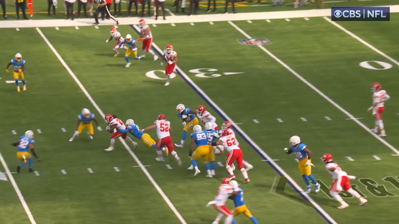 Running Back Kareem Hunt's First Carry in His Return to Kansas City ...