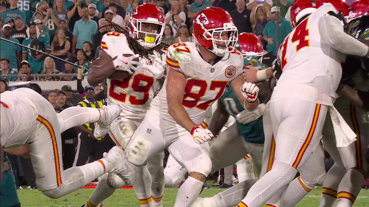 Running Back Kareem Hunt's Second Touchdown of the Night Gives Kansas ...