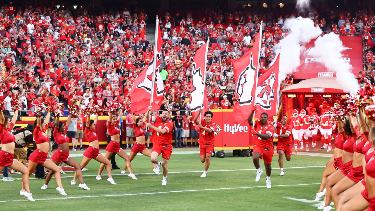 Photos: Chiefs Cheer and Entertainment from Preseason Week 3 vs. Bears