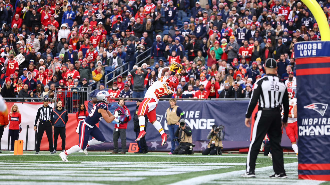 TOUCHDOWN: Kansas City Chiefs running back Clyde Edwards-Helaire ...