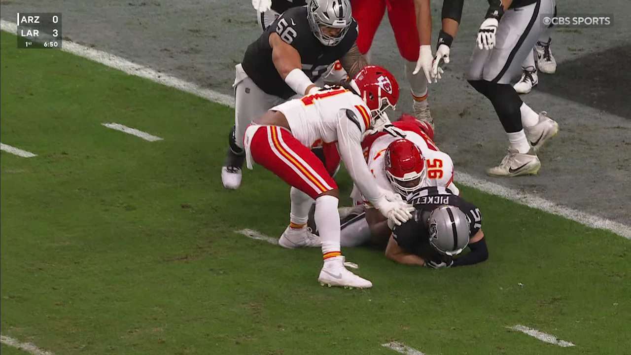 Chiefs Defensive Tackle Chris Jones Sacks Raiders Quarterback Kenny Pickett