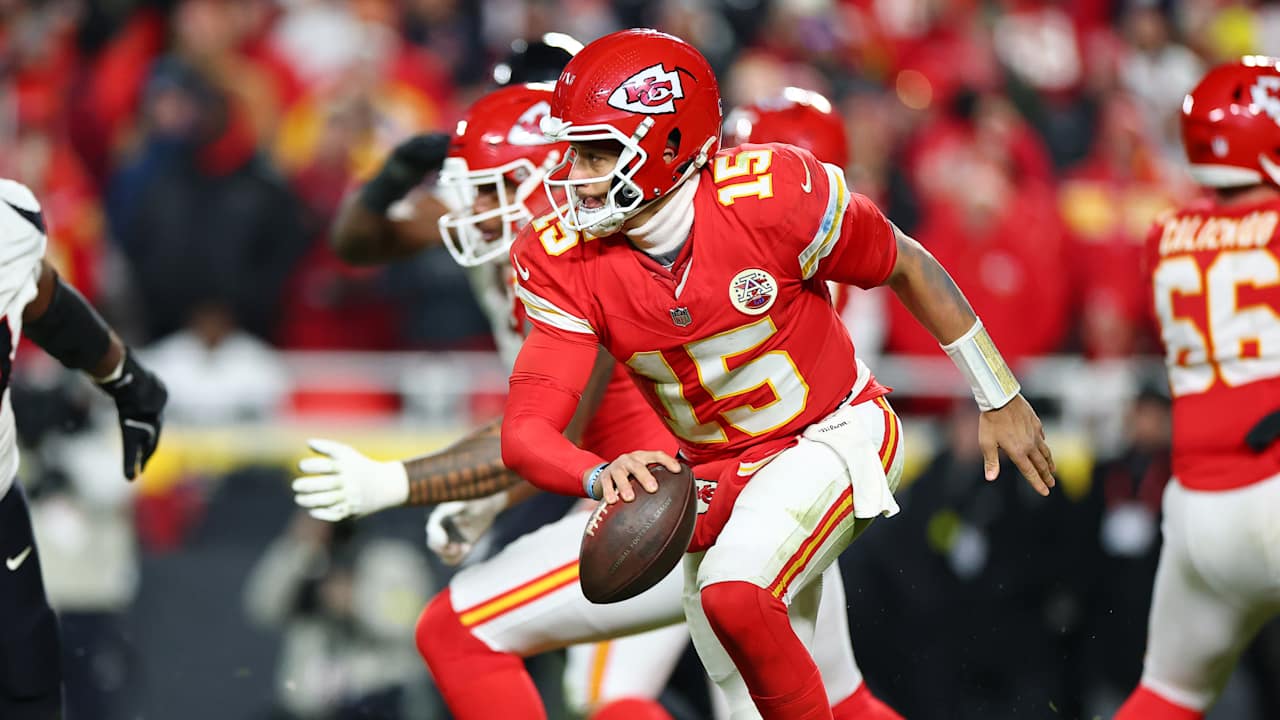 Photos: Game Action from Week 14 | Chiefs vs. Texans