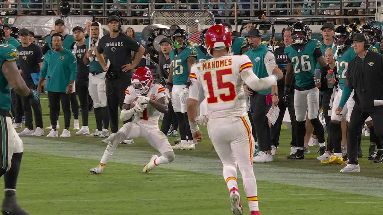Kansas City Chiefs Quarterback Patrick Mahomes' Sidearm Sideline Sling ...
