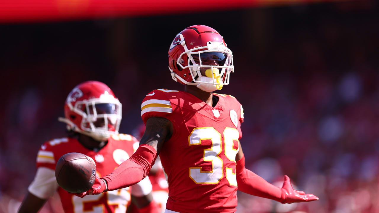 Kansas City Chiefs Cornerback Keith Taylor Pulls Off Smooth Interception