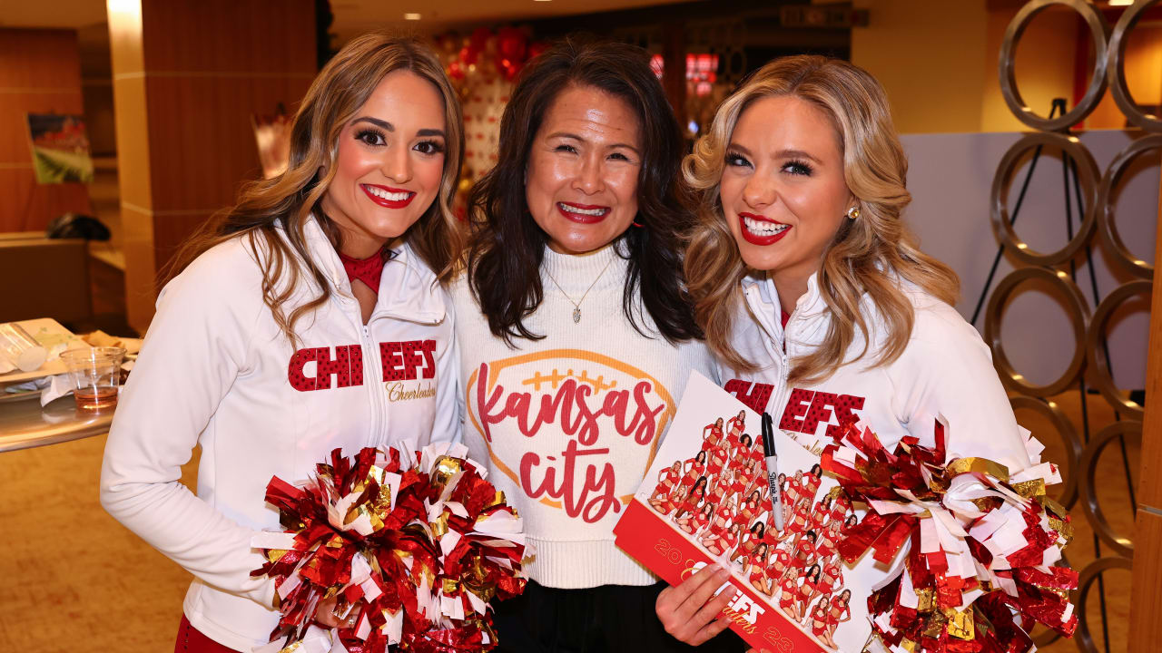 Photos: Chiefs Cheer Alumni Happy Hour