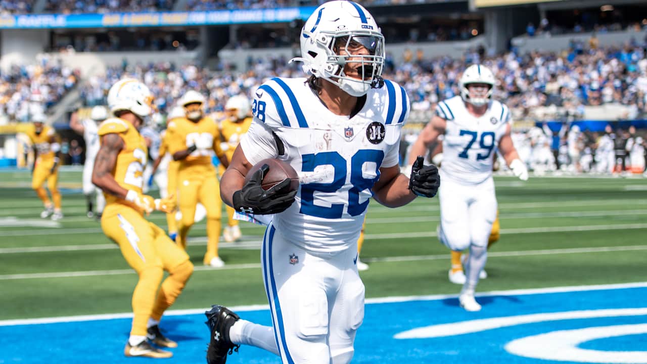 Jonathan Taylor's dominant 2025 rolls on with 3 touchdowns vs. Chargers