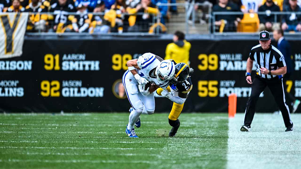 HIGHLIGHT | Daniel Jones' sideline dime to Pierce converts on third down
