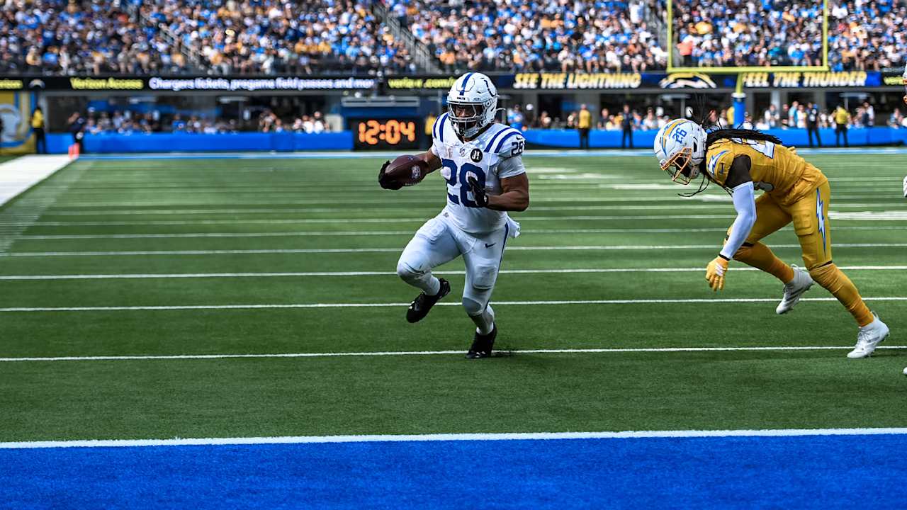HIGHLIGHT | Jonathan Taylor scores second touchdown of the game vs ...