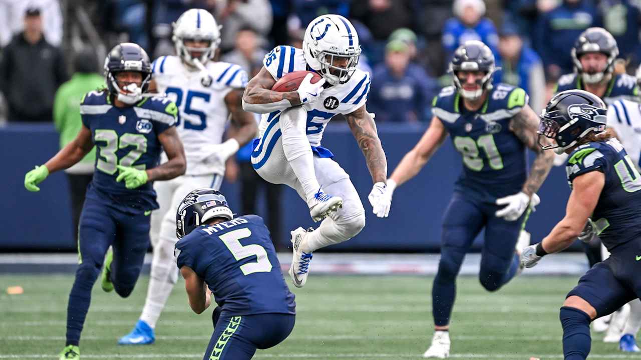 HIGHLIGHT | Abdullah caps off his kickoff return with a hurdle