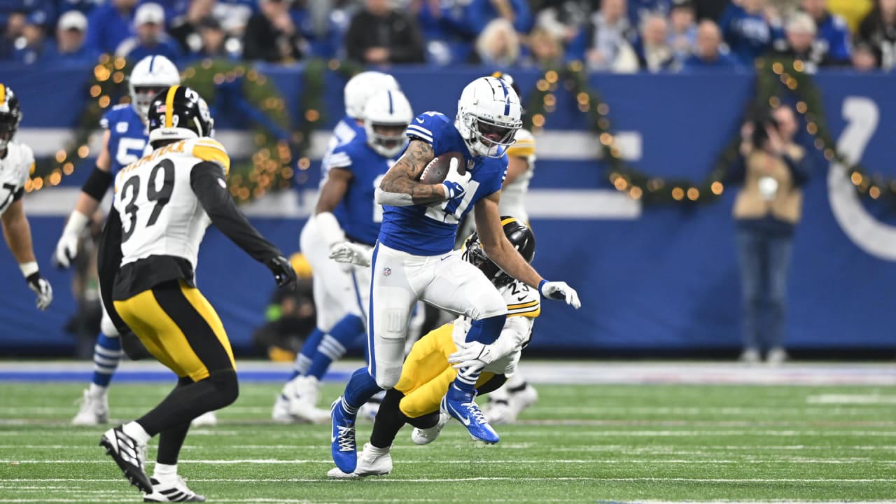 HIGHLIGHT | Michael Pittman Jr. finds soft spot in Pittsburgh's zone on ...