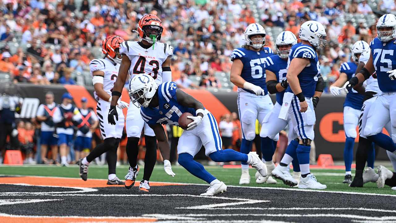 HIGHLIGHT | Ulysses Bentley IV's 2-yard TD comes via goal-line dive