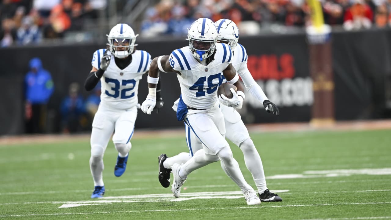 Linebacker Ronnie Harrison Jr.'s first half pick-six sparks momentum shift against Cincinnati ...