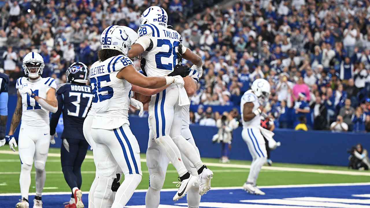 HIGHLIGHT: Jonathan Taylor rushes for a 1-yard touchdown, making it his ...