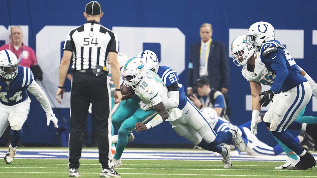 HIGHLIGHT: Jaylon Carlies corrals Tyler Huntley for first career sack