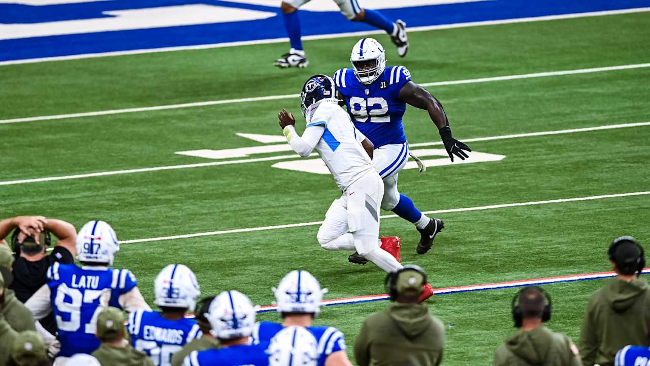 HIGHLIGHT | Neville Gallimore corrals Cam Ward at sideline