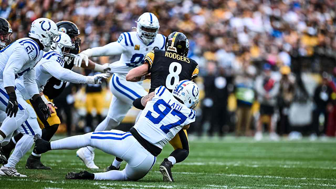 HIGHLIGHT | Laiatu Latu SACKS Aaron Rodgers