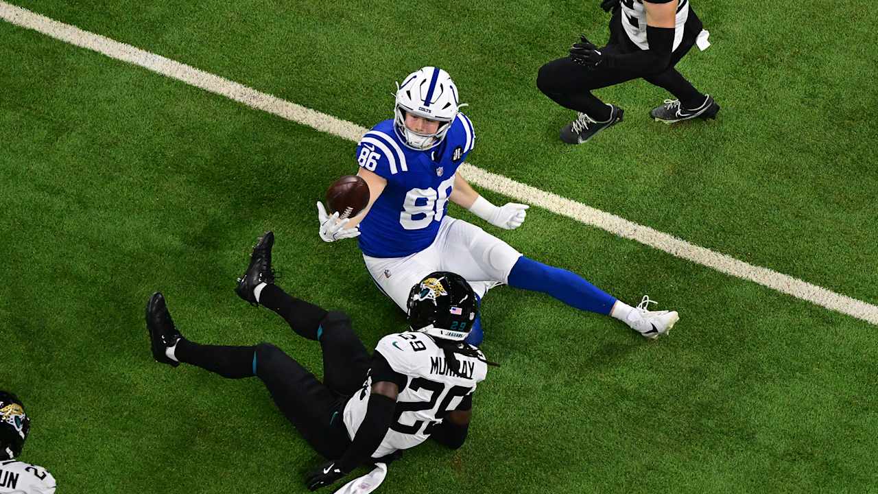 Can't-Miss Play: Mallory's double-clutch concentration catch yields 16 ...