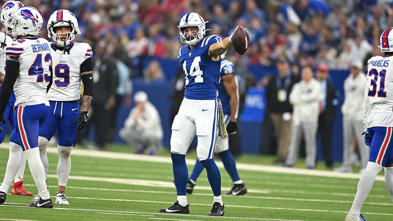 HIGHLIGHT: Joe Flacco flicks pass to Alec Pierce for a 16-yard gain