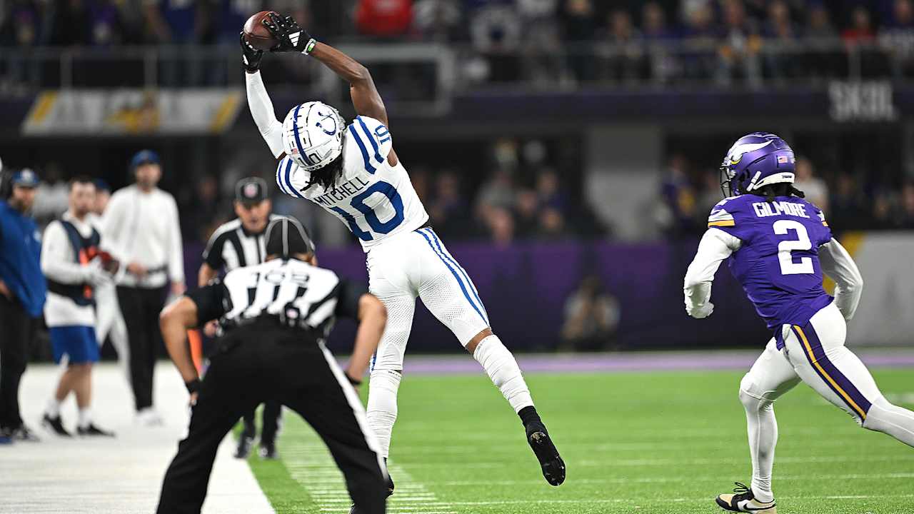 HIGHLIGHT: Adonai Mitchell's first catch of game is toe-tapping gem for ...