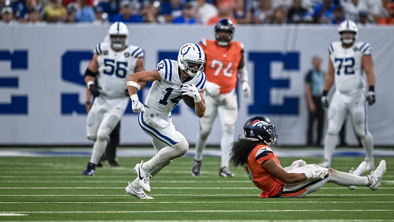 HIGHLIGHT | Alec Pierce scoops sliding reception off turf for 14-yard gain