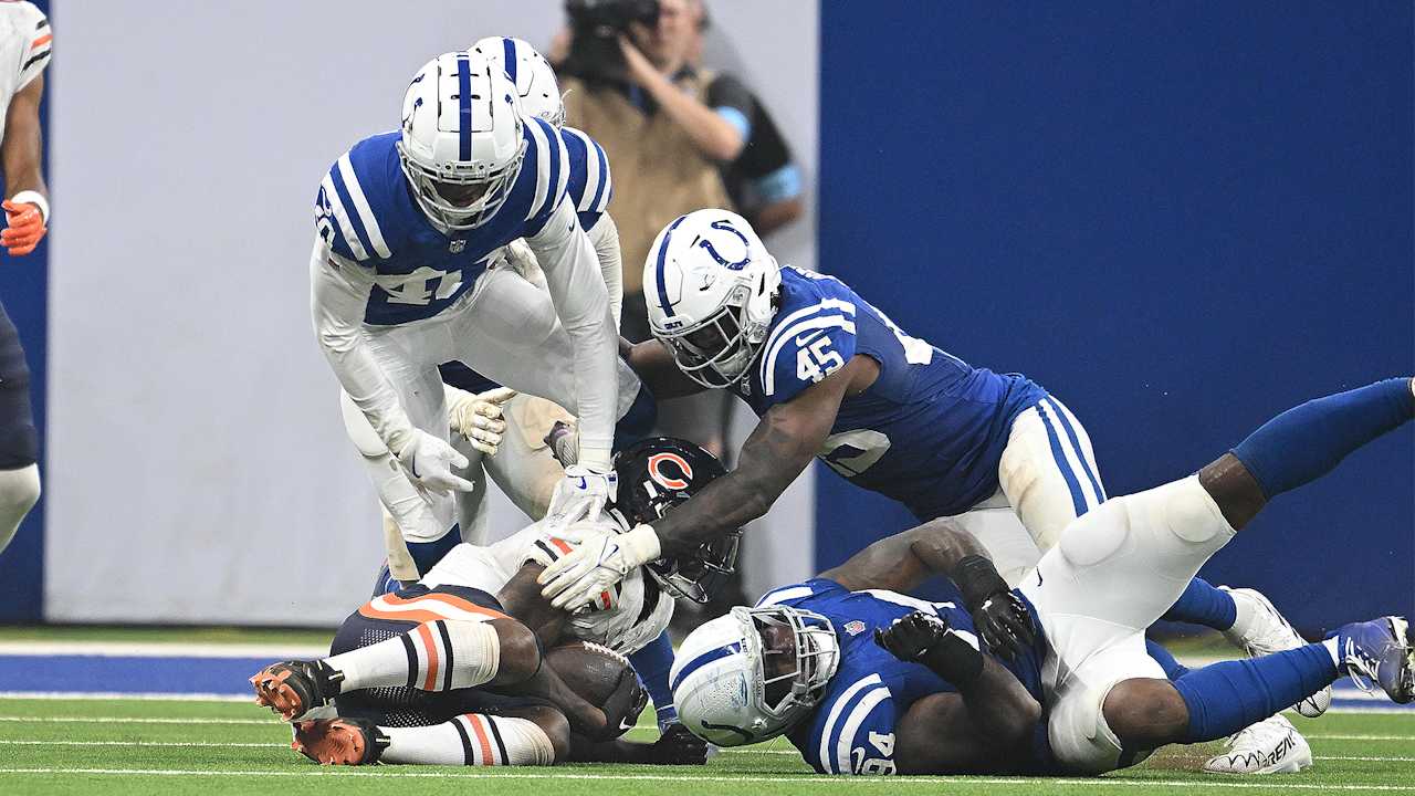 HIGHLIGHT: Colts defense denies Bears with huge 12-yard loss on 4th-and ...