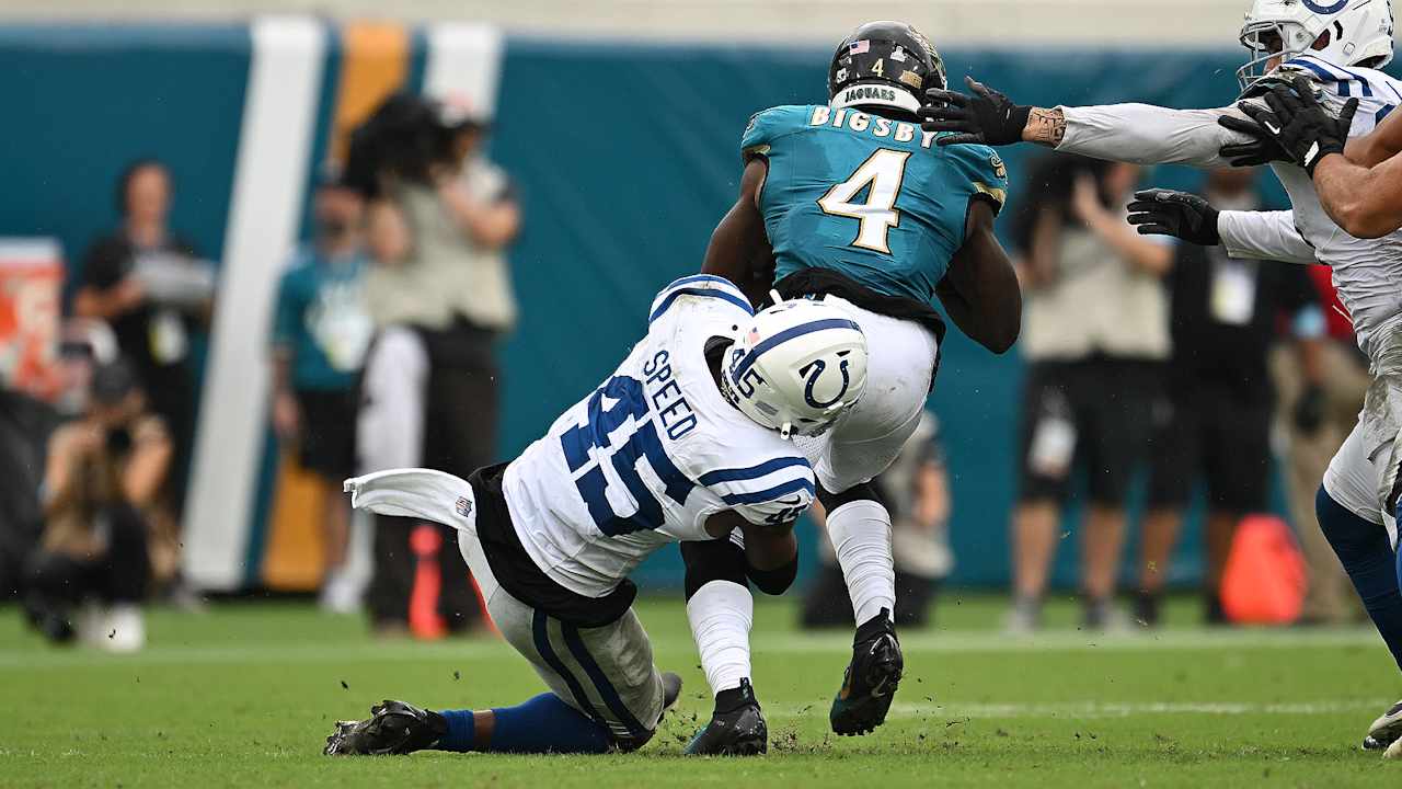 HIGHLIGHT: E.J. Speed swarms to the backfield for a big third down takedown