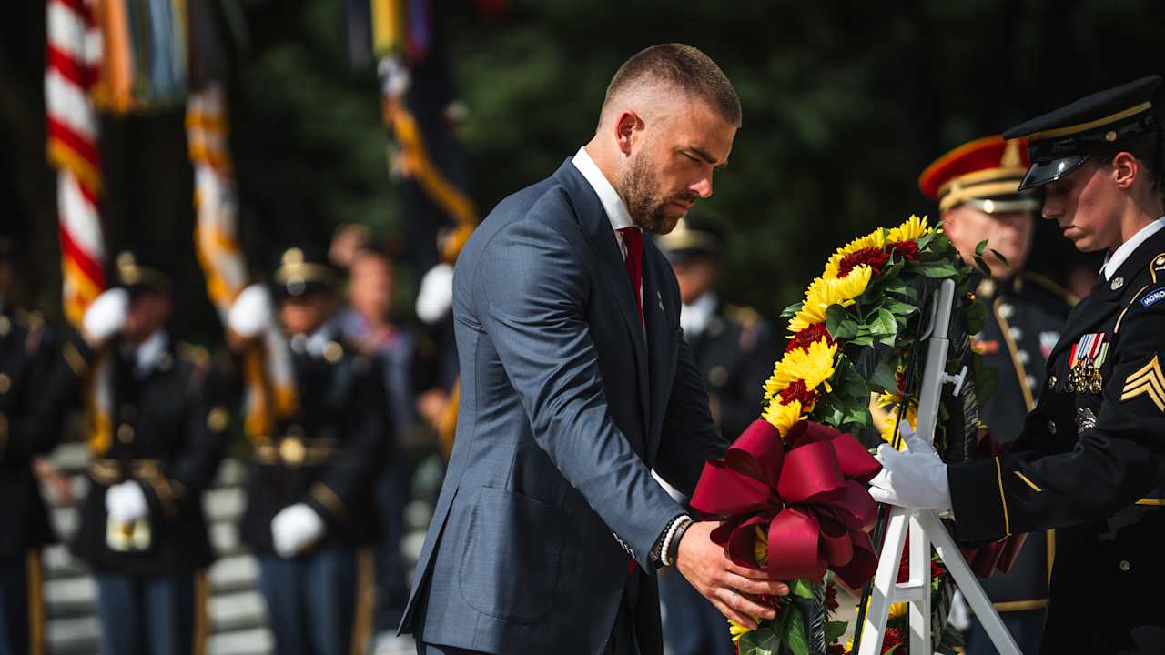 ‘It’s an honor’: Zach Ertz participates in wreath laying ceremony at ...