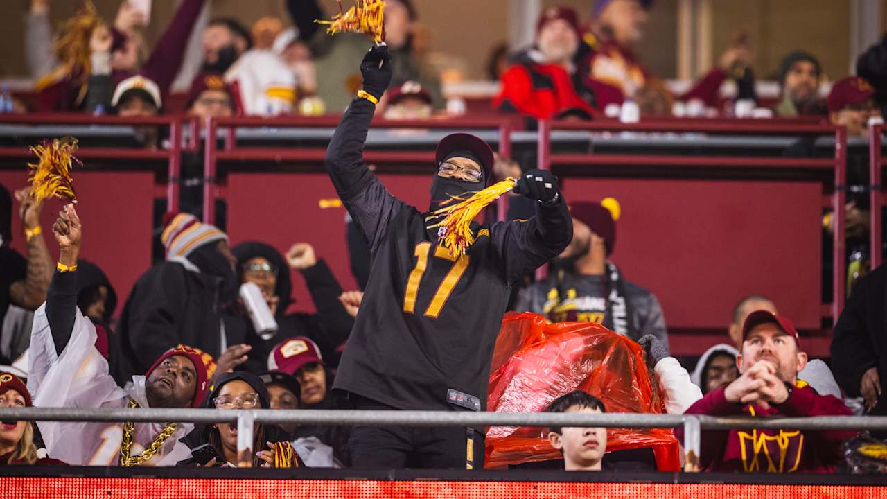 Fan Cam | Best photos from Week 17 vs. Falcons