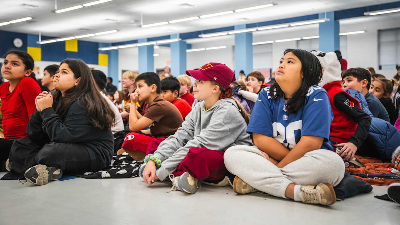 PHOTOS | Commanders Read at Dranesville Elementary