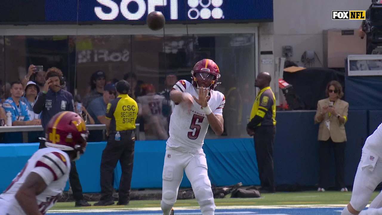 Jayden Daniels spins ball to Jaylin Lane to move chains on third-and-16