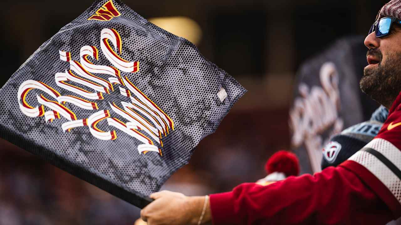 Fan Cam | Best photos from Week 13 vs. Titans
