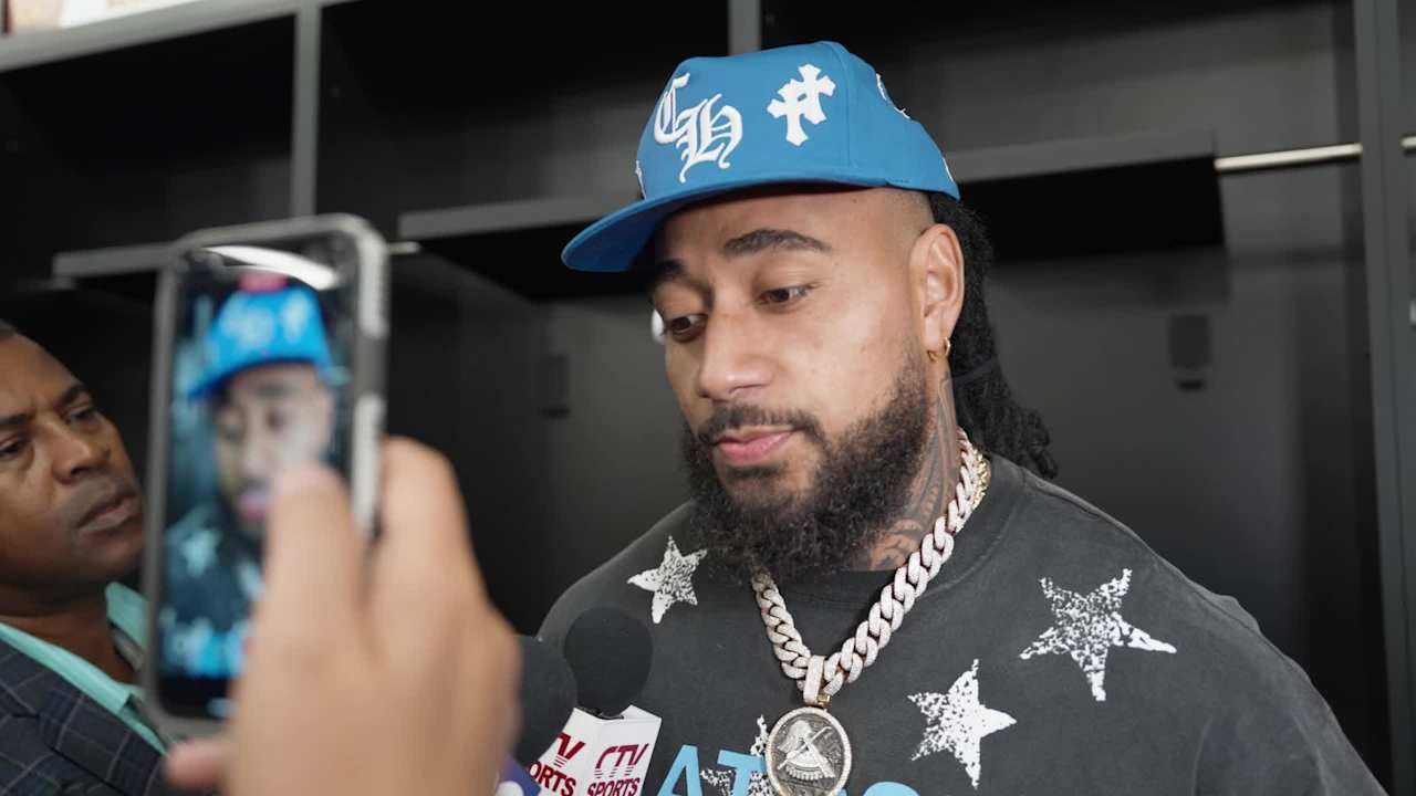 Inside the locker room | LB Frankie Luvu