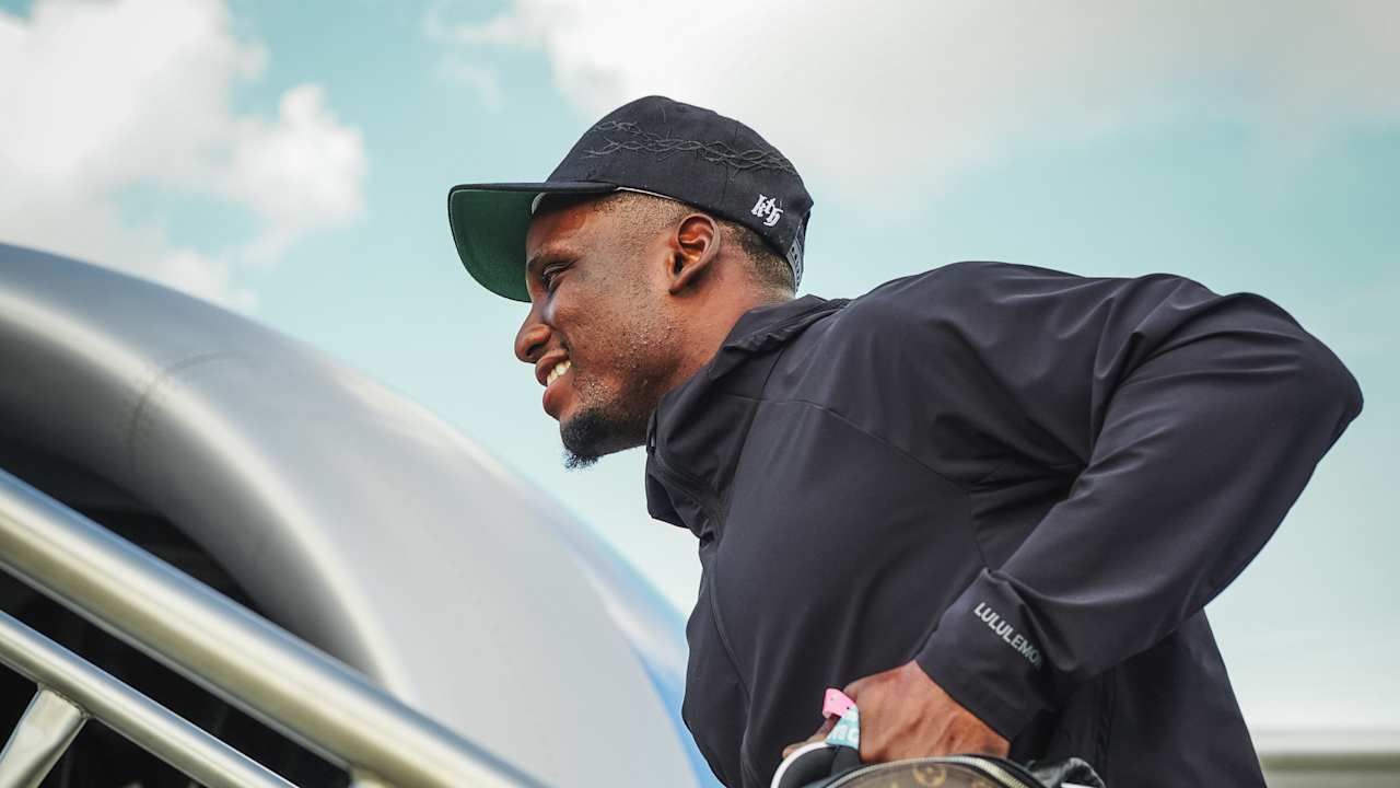 PHOTOS | Commanders head out west