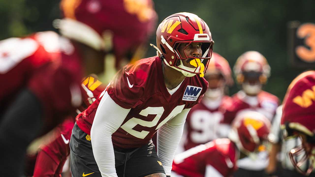 Von Miller wants to 'pay it forward' to younger players