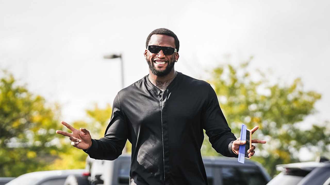 PHOTOS | Commanders vs. Giants, Week 2 arrivals