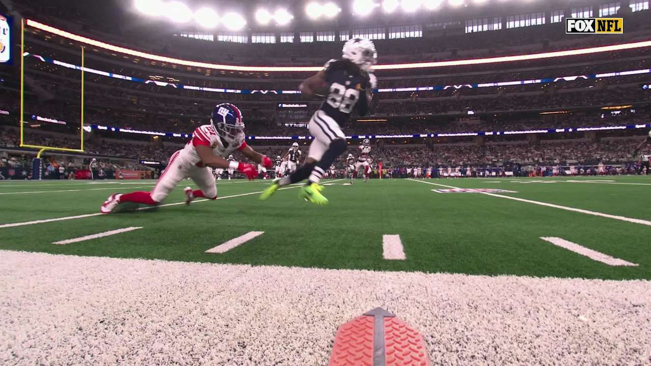 CeeDee treats Adoree' Jackson to a tackle-breaking 22-yard reception