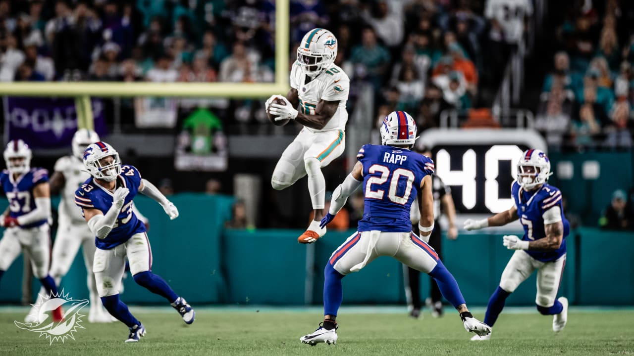 Tua Tagovailoa's 23-Yard Dime Hits a Leaping Tyreek Hill