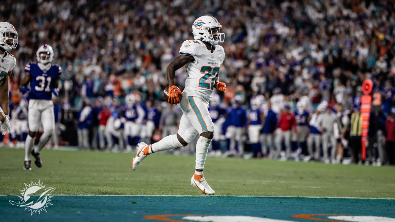 Can't-Miss Play: De'Von Achane Speeds By For Electrifying 25-Yard TD Run