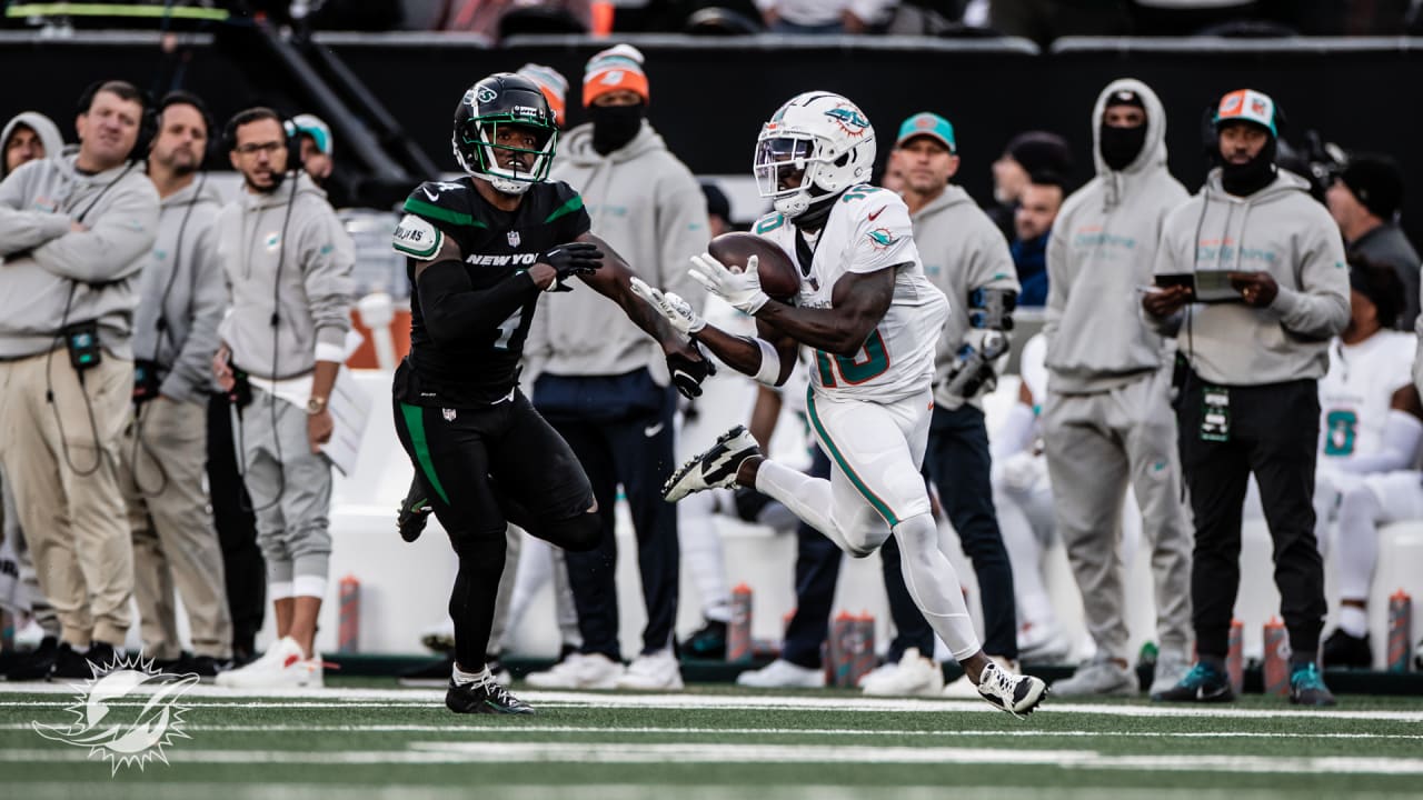 Tua Tagovailoa Throws 35-Yard Deep Ball to Tyreek Hill