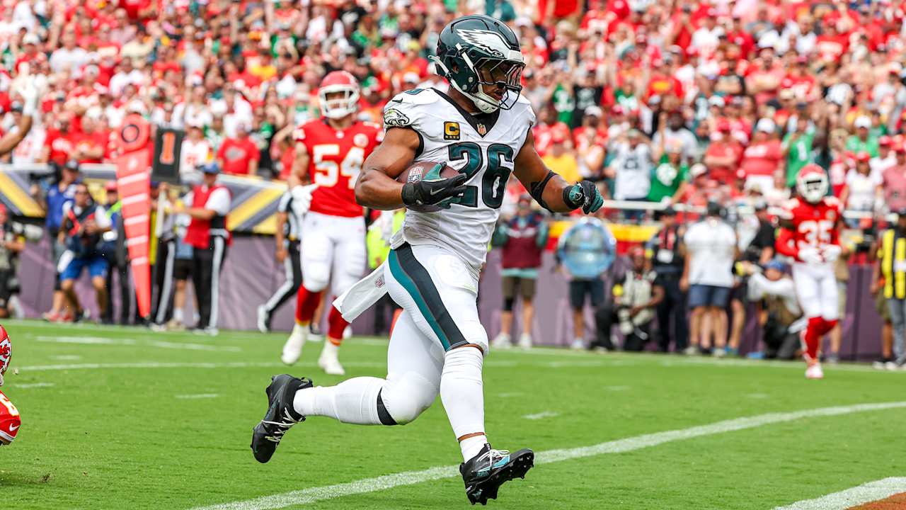 Highlight: Saquon Barkley rushes for a 13-yard TD vs. Chiefs