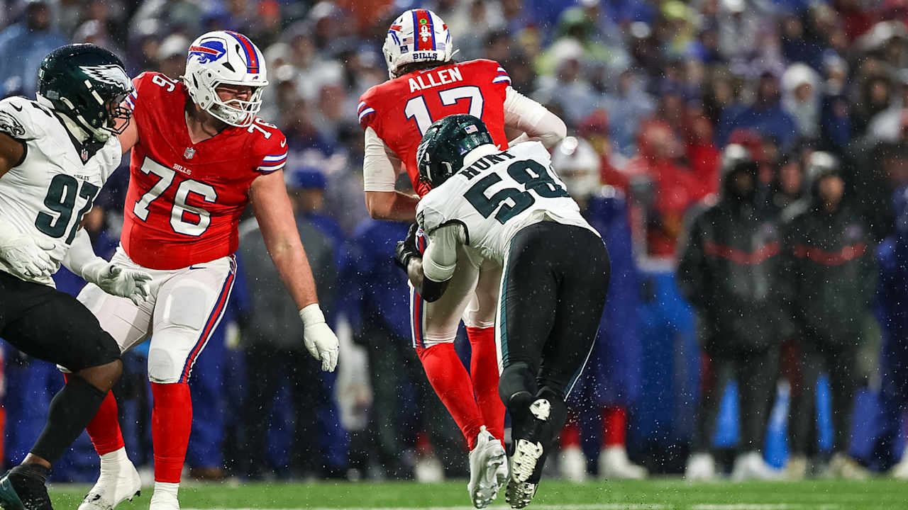 Highlight: Jalyx Hunt engulfs Josh Allen for 10-yard sack on third down