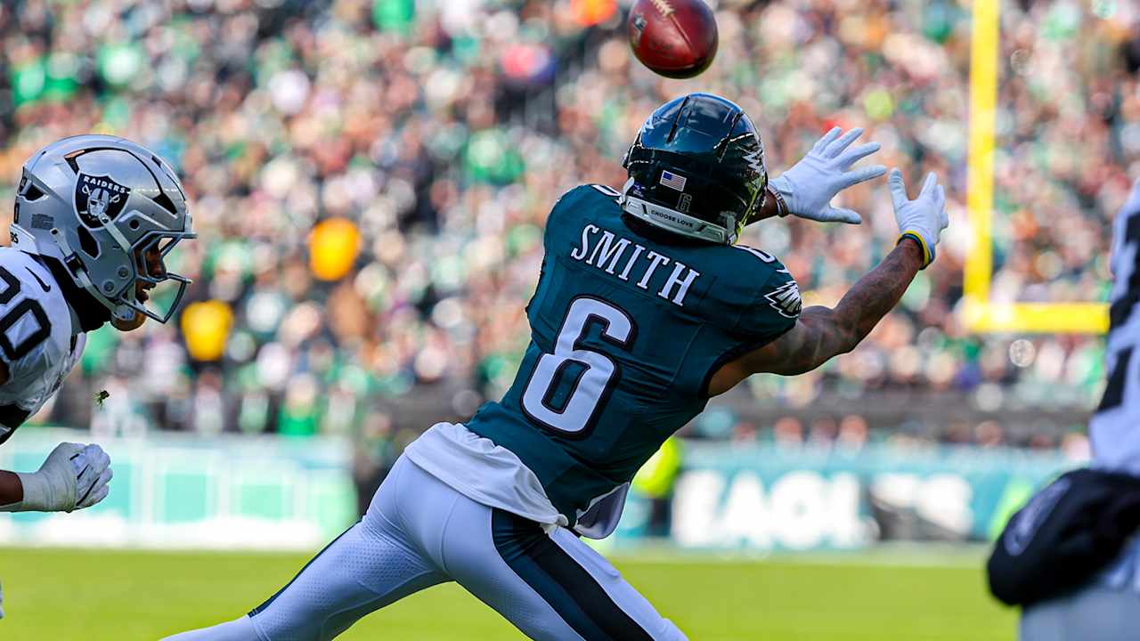 Highlight: DeVonta Smith's diving grab nets first down