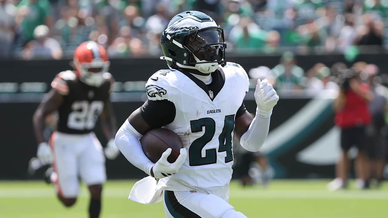 Andrew Mukuba gets a pick-six in his first Eagles game