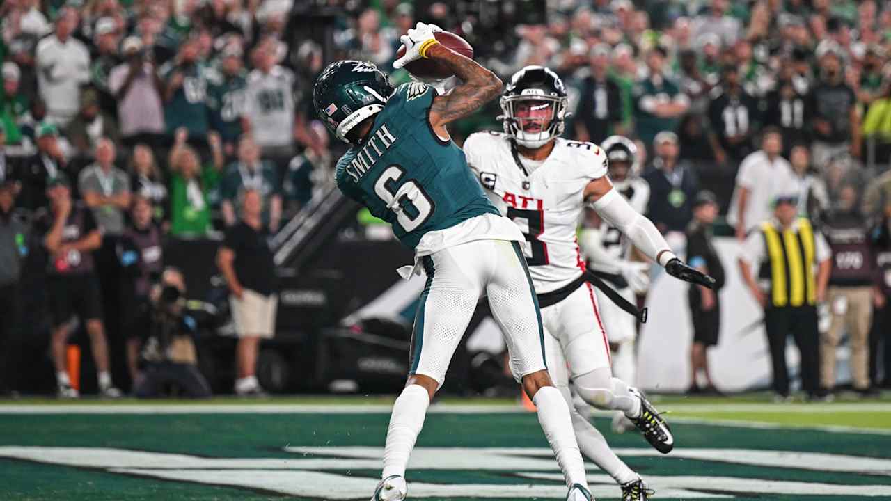 Highlight: DeVonta Smith catches 7-yard TD vs. Falcons