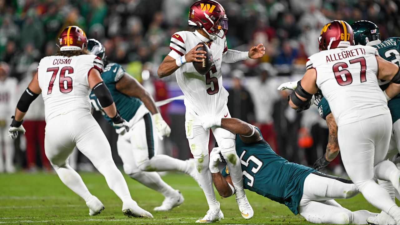 Highlight: Brandon Graham sacks Jayden Daniels