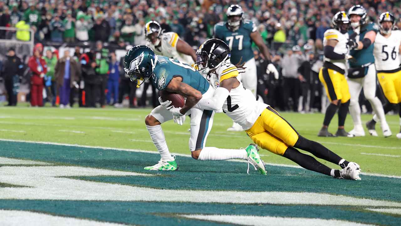 Highlight: DeVonta Smith hauls in Jalen Hurts' second TD pass of the day