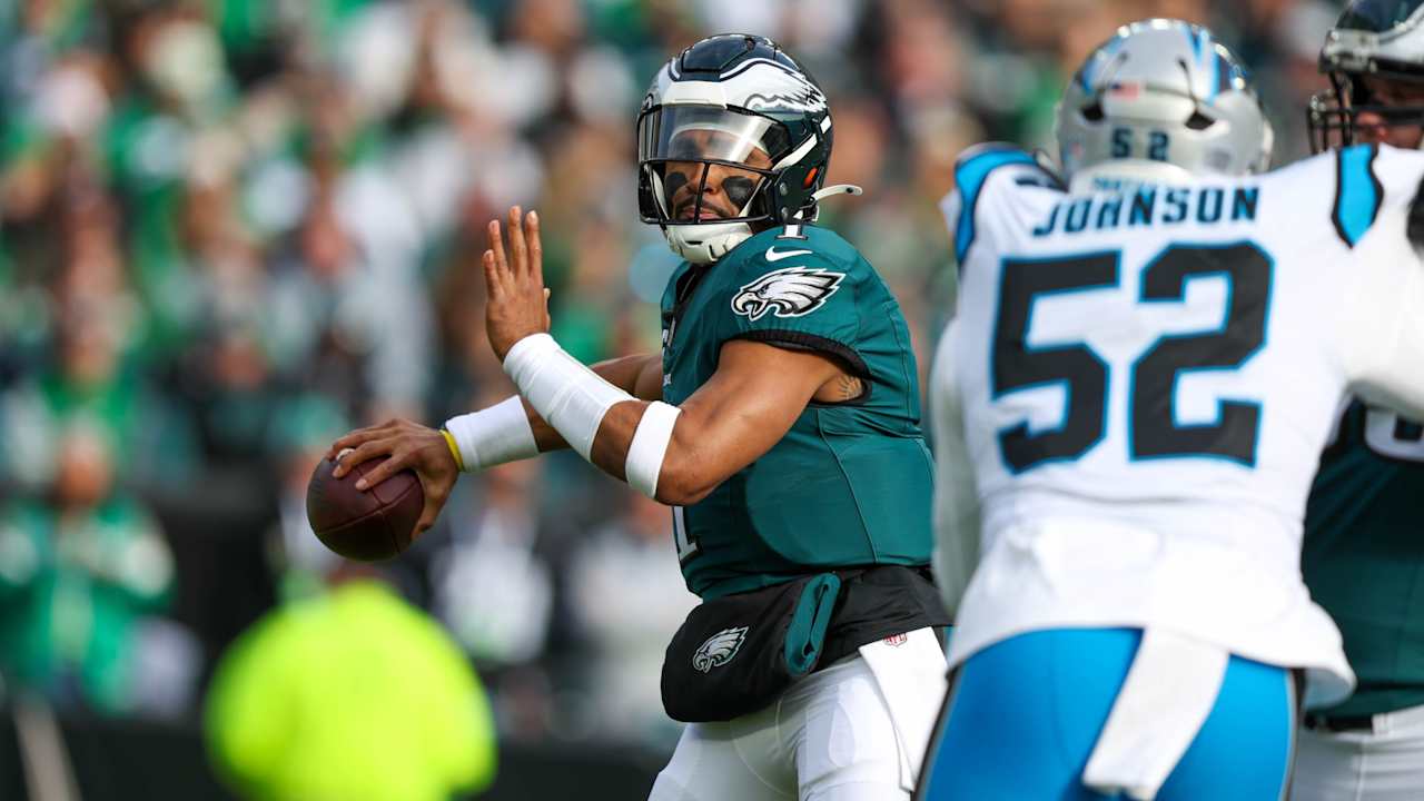 Highlight: Jalen Hurts' 27-yard connection with DeVonta Smith sets up ...